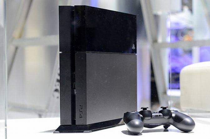 TGS 2013: Check Out 32 Great Pictures of PS4, The DualShock in 4 ...