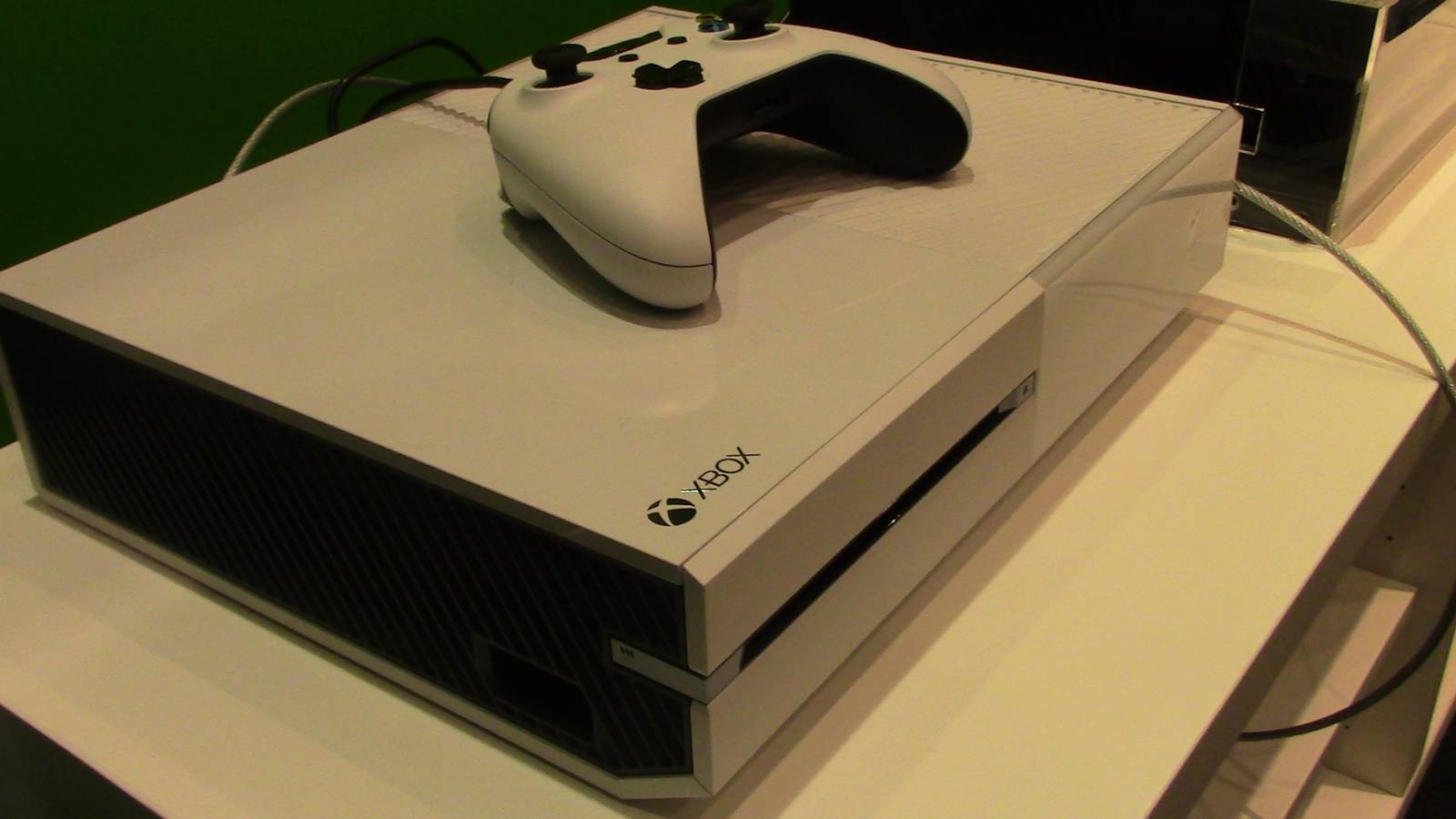 Sunset Overdrive's Beautiful White Xbox One: Here Are the First Real ...