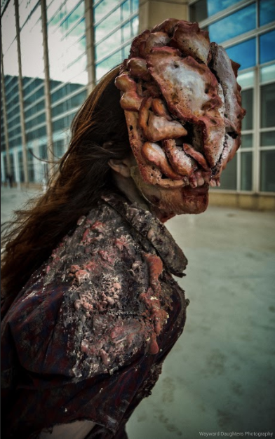 The Last of Us Clicker Cosplay Takes Mutation to Another Level
