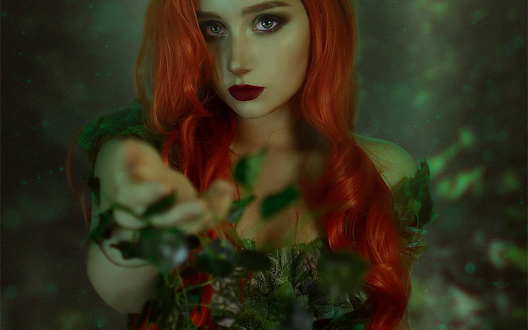 DC’s Poison Ivy Cosplay Is So Good It’ll Make You Green With Envy