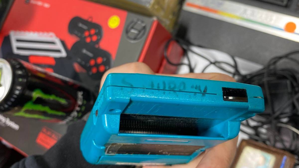 Nintendo Fan Unearths their Lost Gameboy at Gaming Expo 20 Years Later