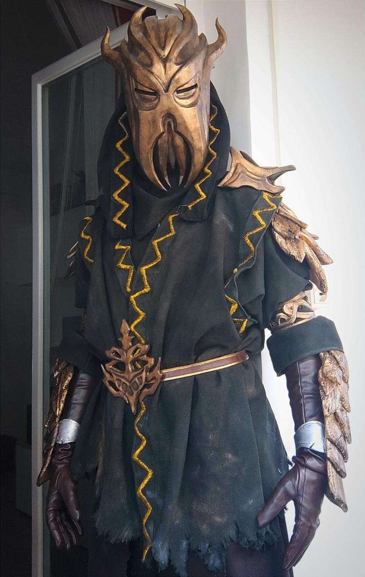 Skyrim Player Embodies the First Dragonborn in Awesome Miraak Cosplay